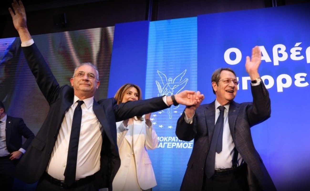 Οι πικραμένοι δεν γιορτάζουνε ποτέ | Typos